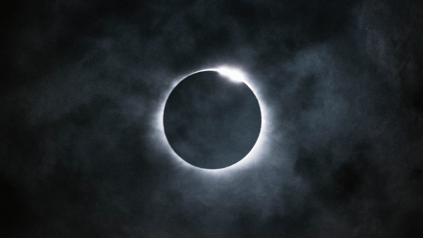 Qu'est-ce qu'une éclipse solaire ? | À quoi ressemble une éclipse solaire
